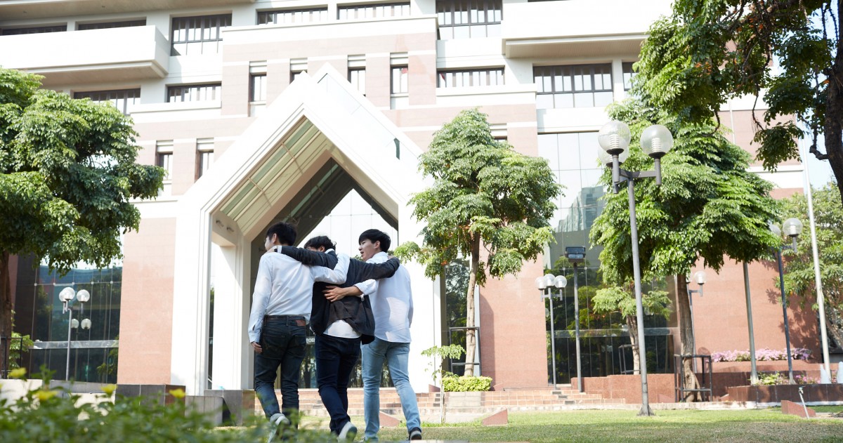 Thai Students - Bangkok University International Bangkok University